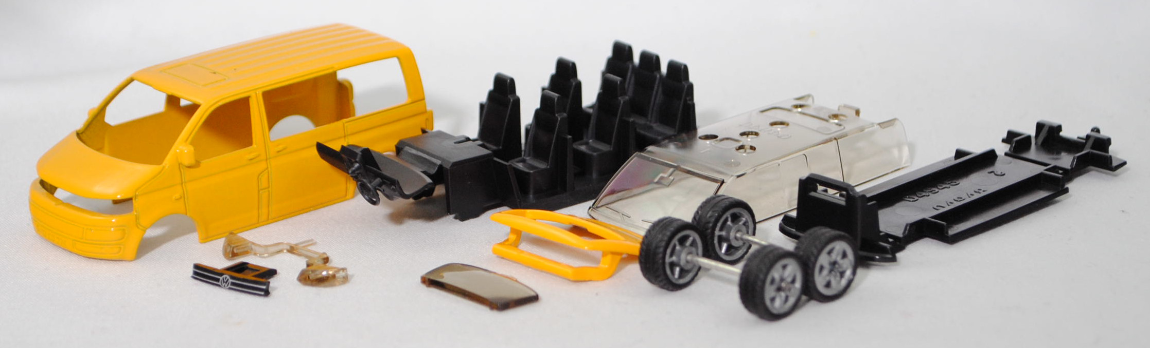 Bausatz VW T5 facelift Multivan 2.0 TDI (Typ 7E, Mod. 09-15), h.-signalgelb, mit Seitenblinker ...