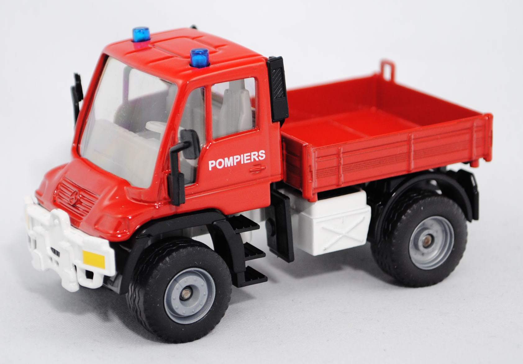 00100 Unimog U 300 (Baureihe 405, Modell 2000-) Feuerwehr, verkehrsrot ...